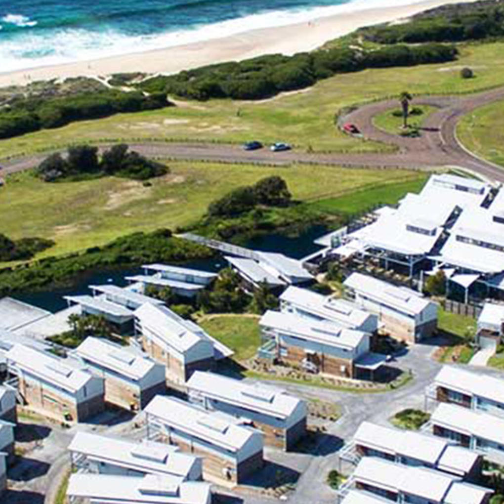 Caves Coastal Bar & Bungalows | Meet in Regional NSW